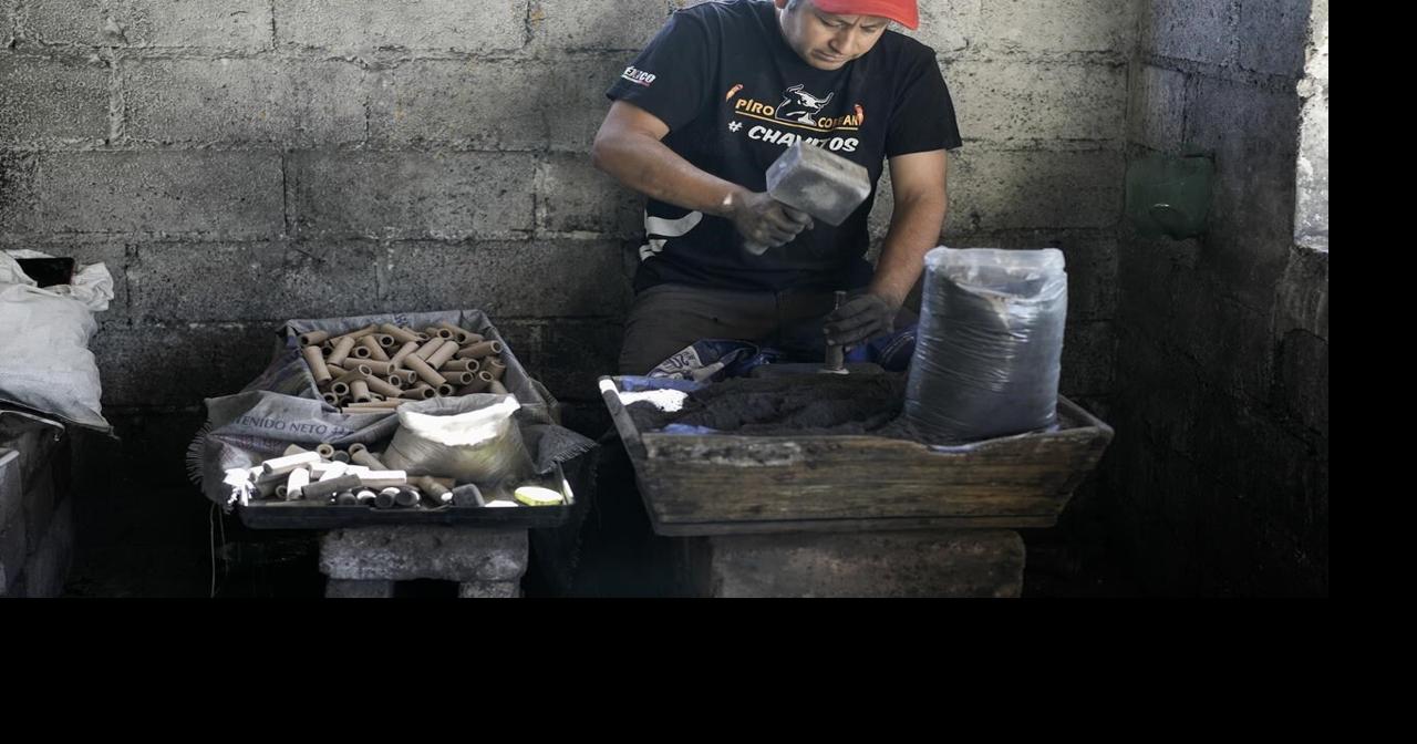 A family run workshop keeps the legacy of the Mexican fireworks alive ...