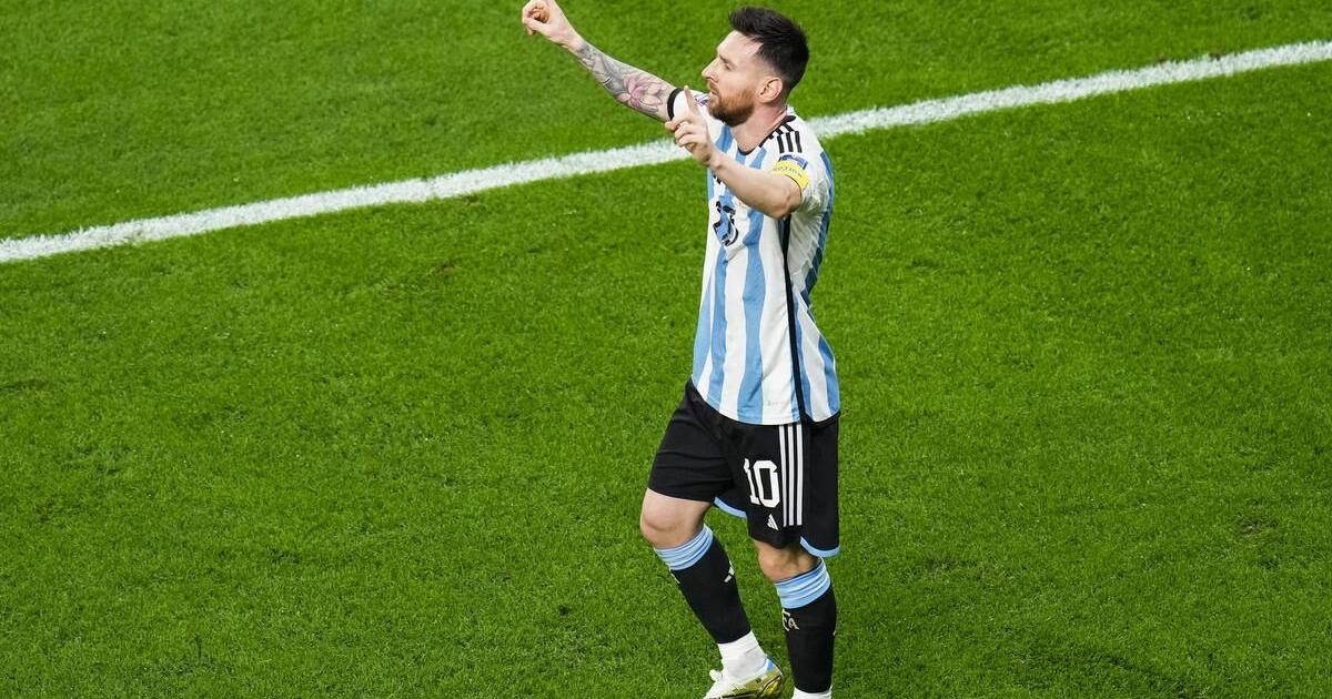 Lionel Messi scores first World Cup knockout-round goal