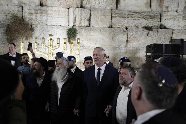 Holocaust survivors share message of hope during Hanukkah