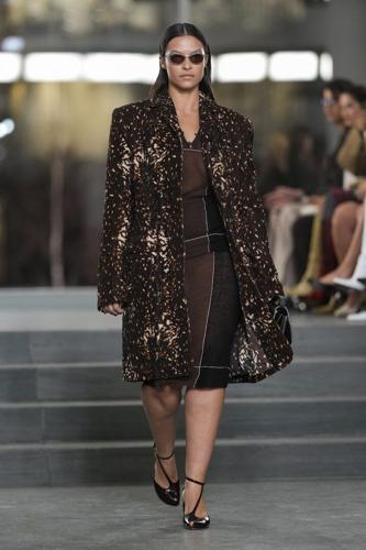 The iconic ‘T’ stands for twisted in Tory Burch’s new collection at New ...