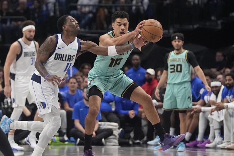 Kyrie Irving scores 25, Moses Brown adds 20 points and 11 rebounds in ...