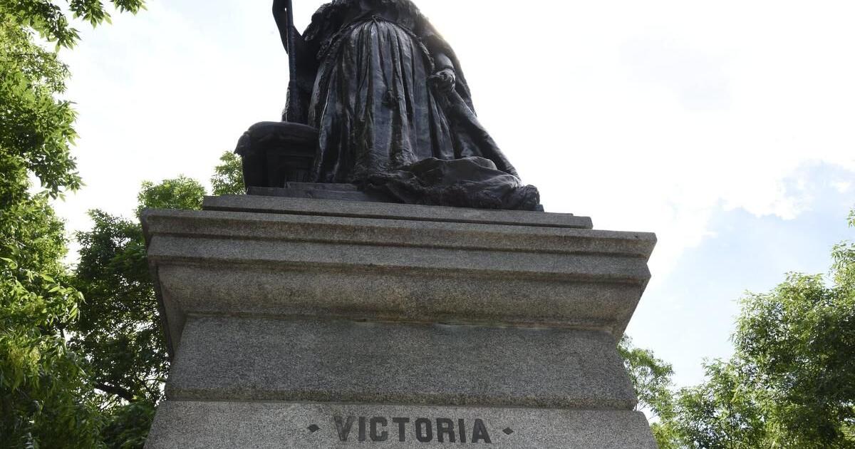 Signs coming to sites of four contentious Hamilton monuments