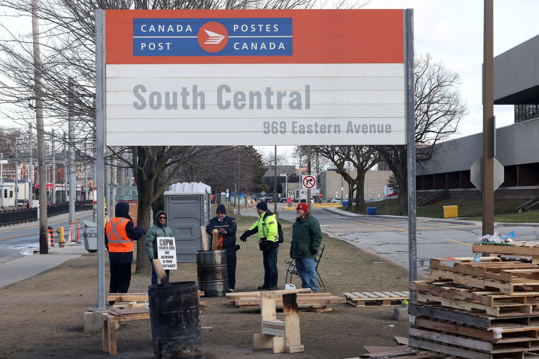 Canada Post employees could resume work early next week