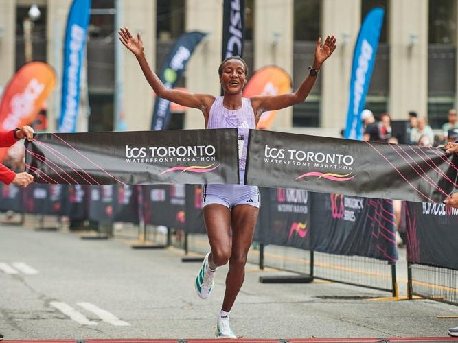 Flanagan, Hannah capture Canadian titles at Toronto Waterfront Marathon