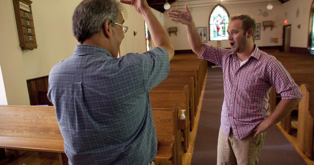 Opera singer Richard Margison runs opera camp in Haliburton