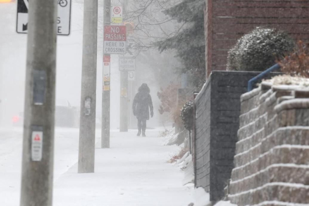 Toronto snow live updates: Weather, traffic, Pearson, school bus ...