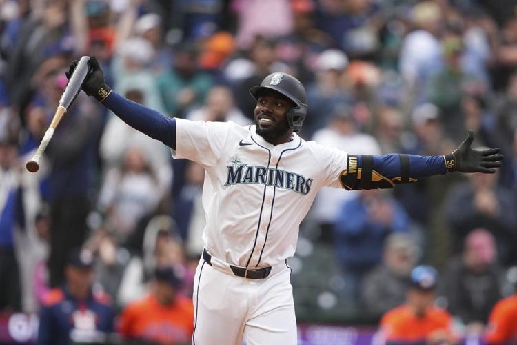 Arozarena hits grand slam in 8th and draws winning walk in 9th as Mariners rally past Astros 7-6