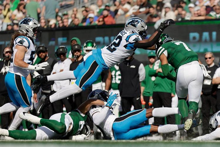 Jets bench Justin Fields for Tyrod Taylor in second half of loss to ...