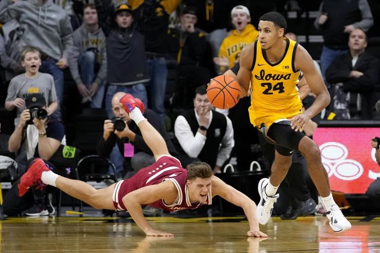 Murray scores 30 as Iowa rallies past No. 15 Indiana, 91-89