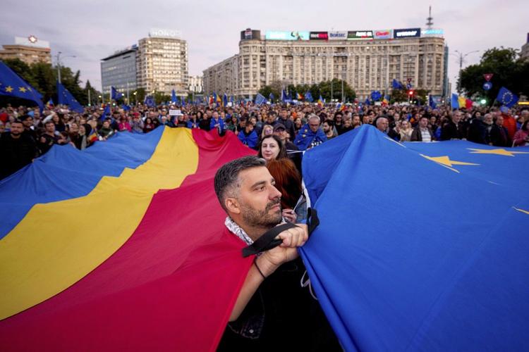 Romania braces for crossroads presidential runoff viewed as a choice ...