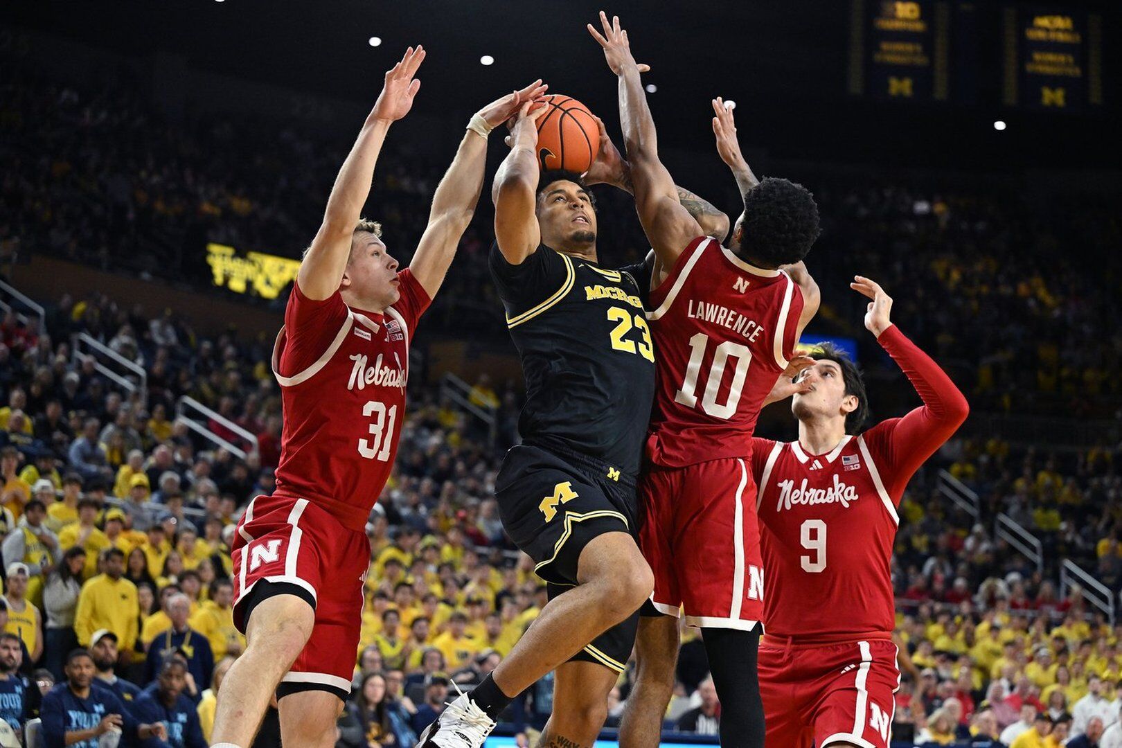 No. 3 Michigan beats No. 5 Nebraska 75-72 to hand the Cornhuskers their ...