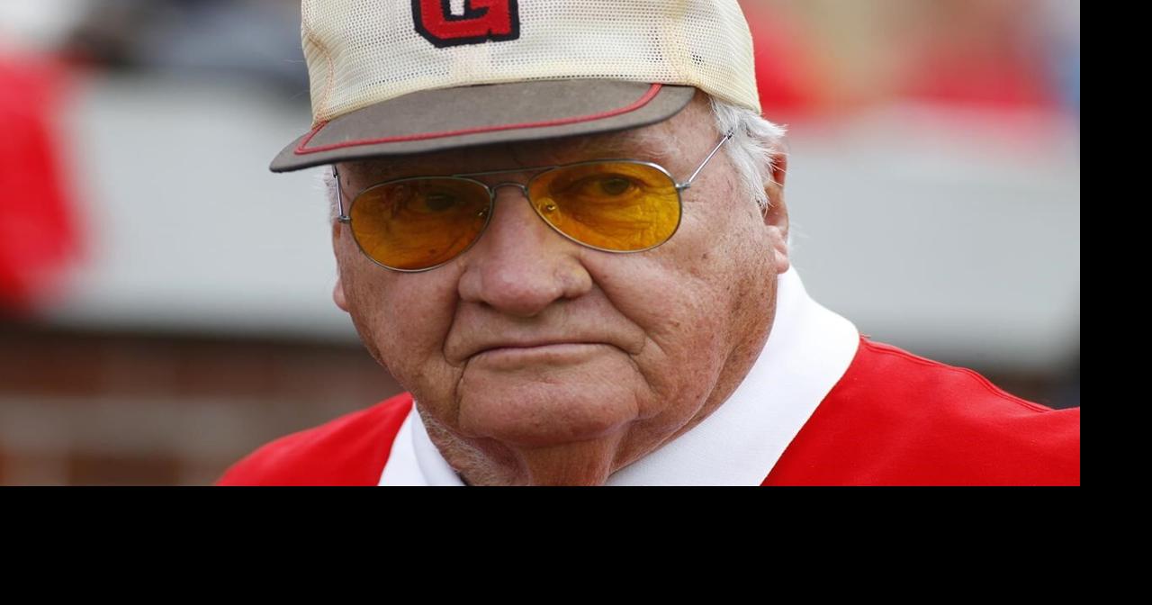 Sonny Seiler of Georgia football mascots and "Midnight in the Garden of ...