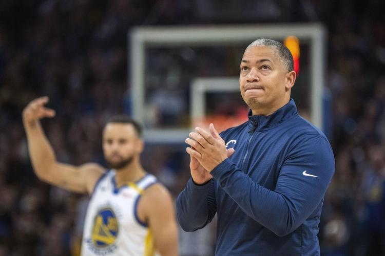 Clippers hold off Warriors as Stephen Curry goes down injured