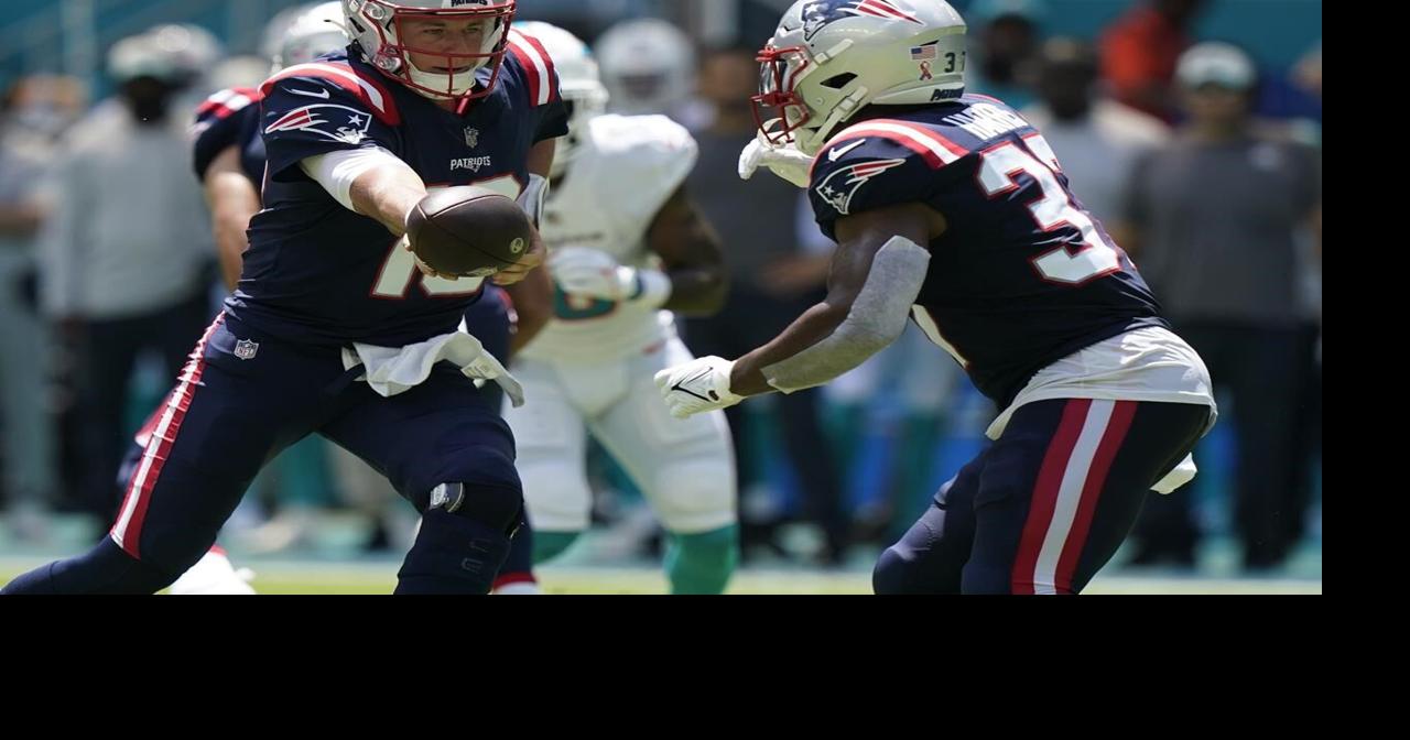Mac Jones hurts back, adding injury to Patriots’ rough day