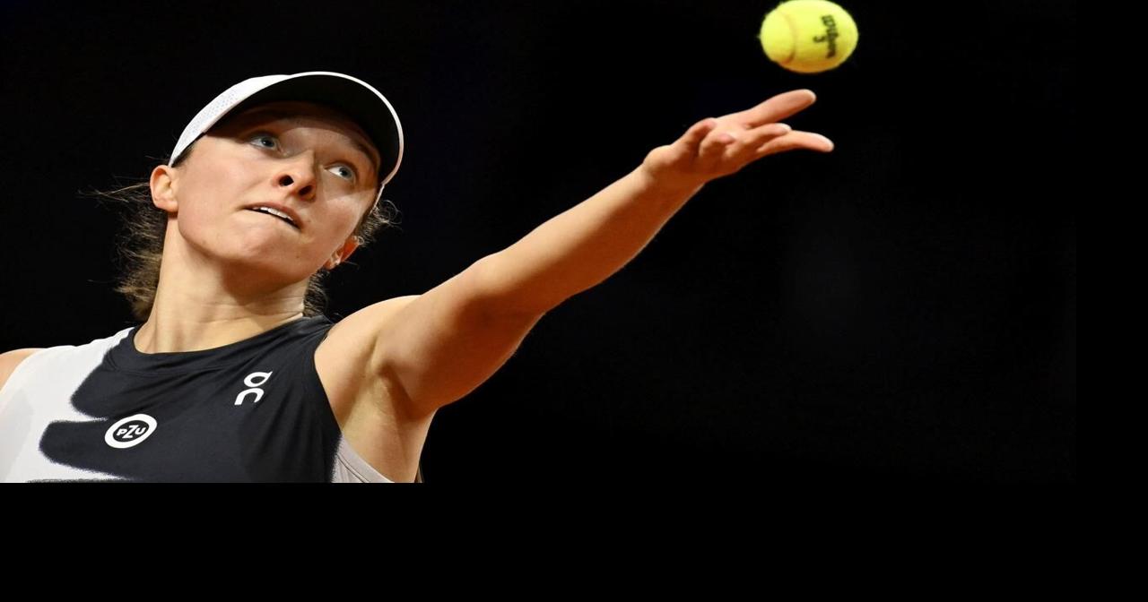 Swiatek books semifinal with Jabeur in Stuttgart