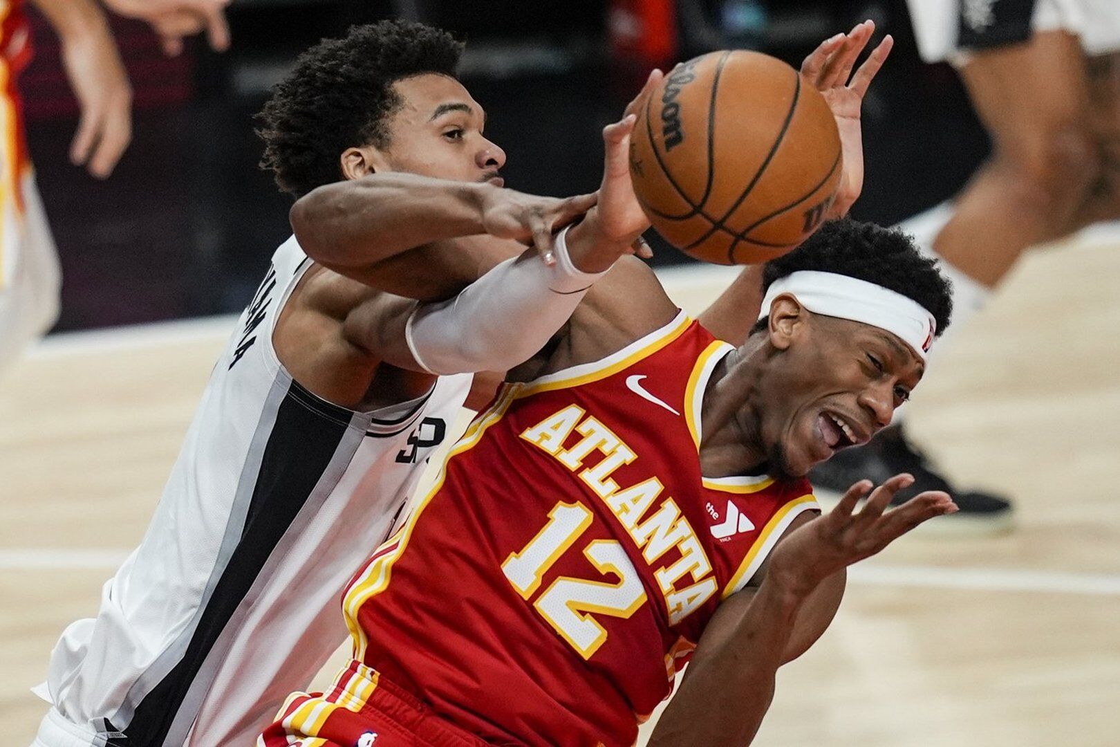 De'Andre Hunter traded by Atlanta to Cleveland for package of players ...