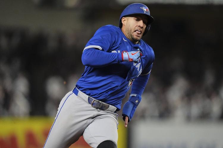 Kirk hits go-ahead 2-run double in 9th, Blue Jays beat Yankees 4-2