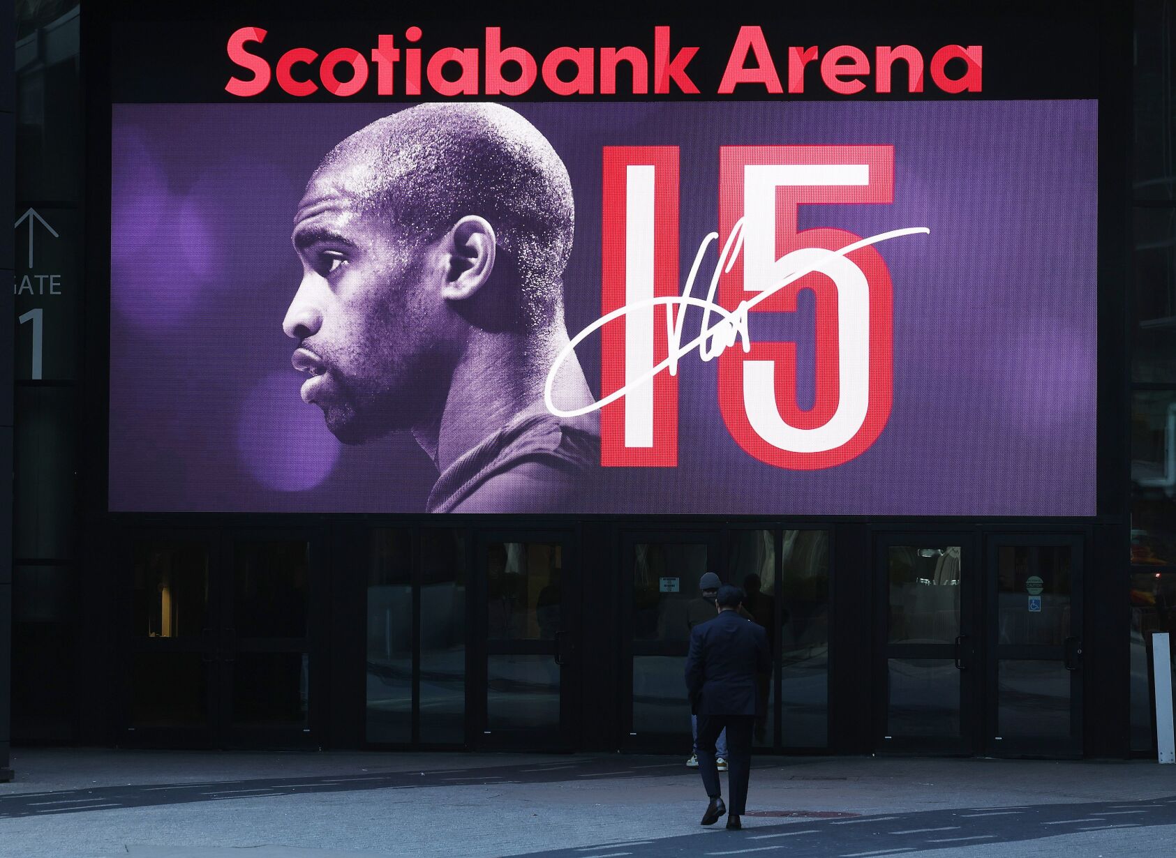 Raptors pay tribute to Vince Carter, retire No. 15 jersey