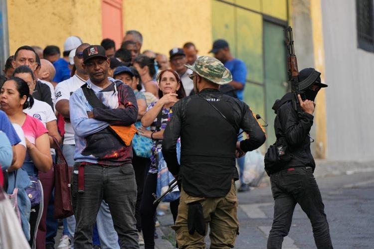 Photos of Caracas the day after U.S. forces captured Venezuelan ...