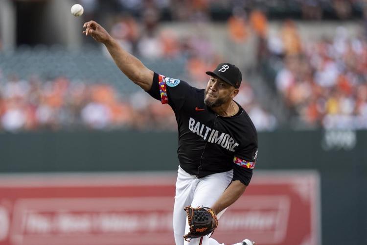 Albert Suárez outduels Max Scherzer to help Orioles beat Rangers 2-1