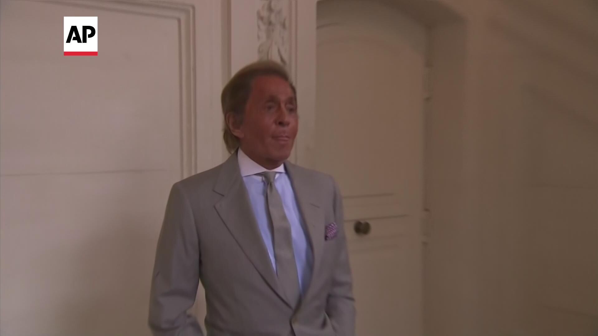 Valentino, designer whose gowns made royals and movie stars feel ...