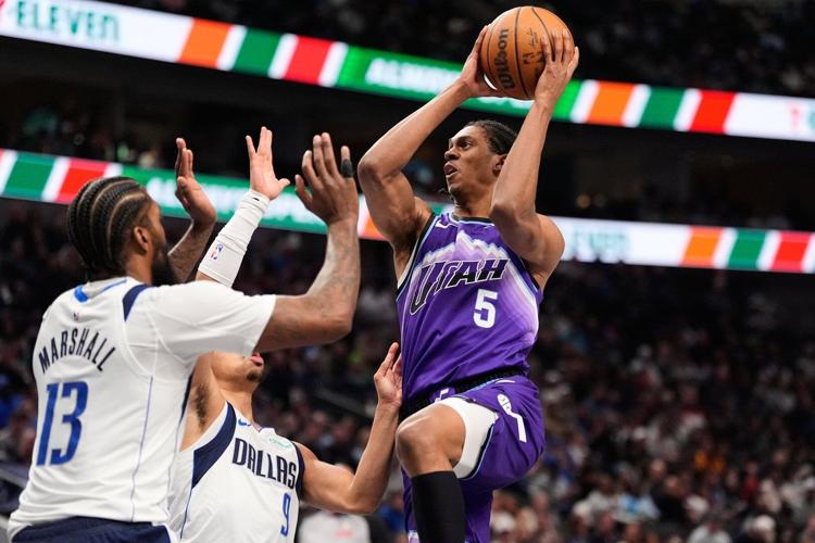 Thompson scores 23 points, including the 17,000th of his career, as ...