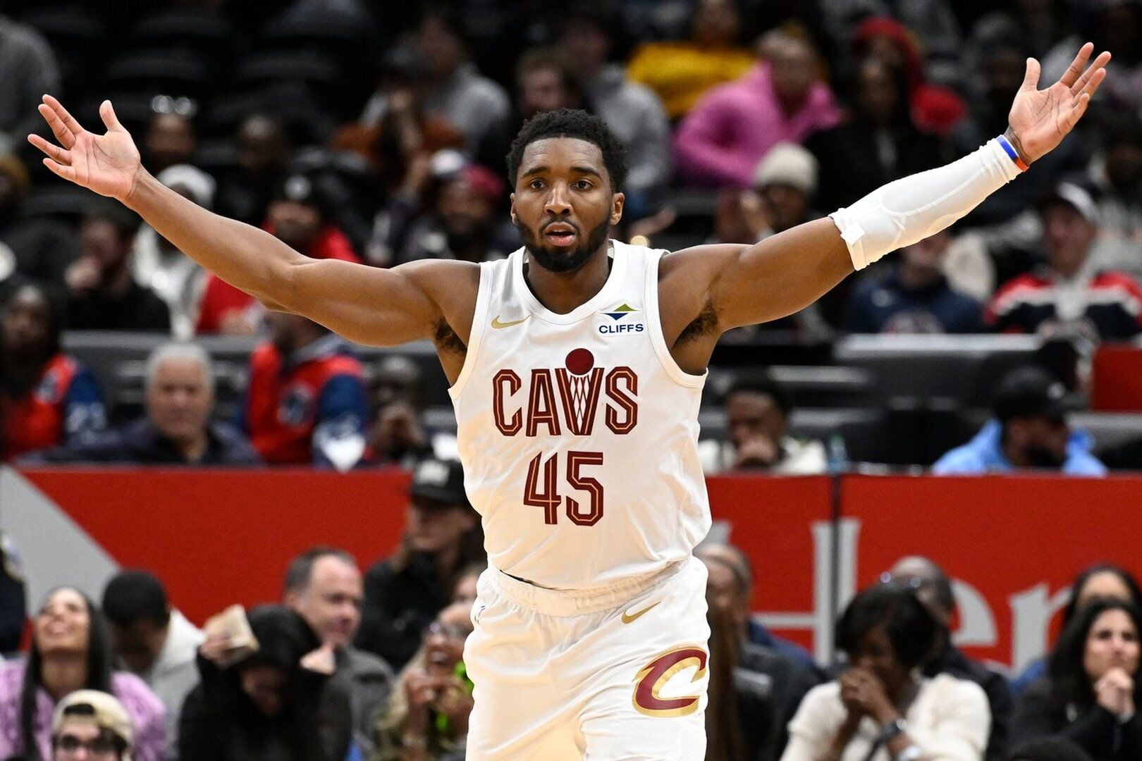 With 24 points, Donovan Mitchell produces the highest-scoring 4th ...