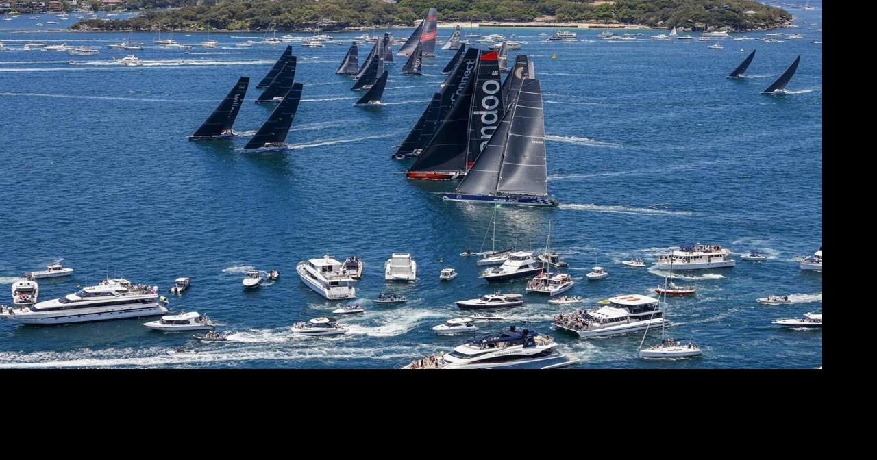 Super maxi Andoo Comanche leads Sydney-Hobart fleet