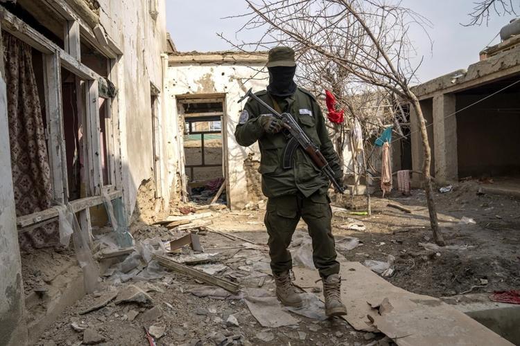 Taliban forces kill 3 IS members in raid on Kabul building