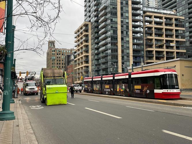 King-Spadina intersection closed for streetcar line repairs