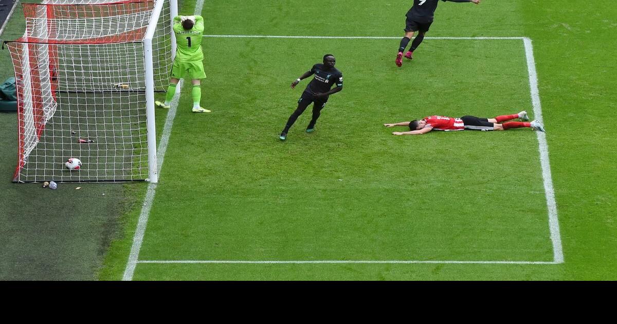 Goalkeeper errors raise Liverpool and Man City to victory