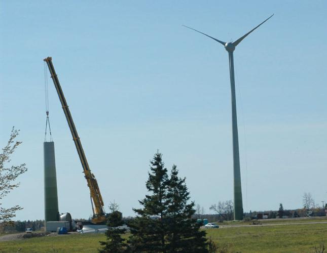 Maxwell: Sun and wind will power us in the future