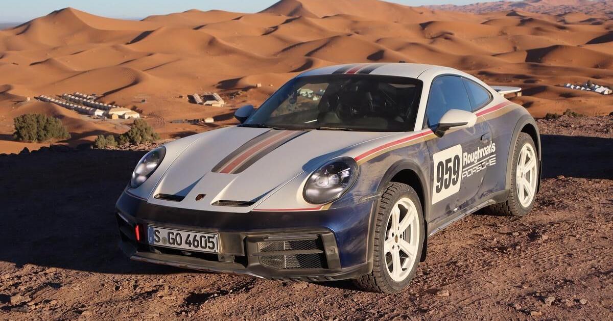 Porsche 911 Dakar eats up sand dunes in Morocco