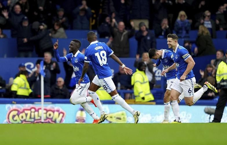 Everton ensures 71st straight year in England's top flight by defeating ...