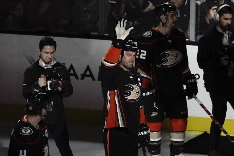 One last pass: Getzlaf wraps up career in Ducks’ loss to STL