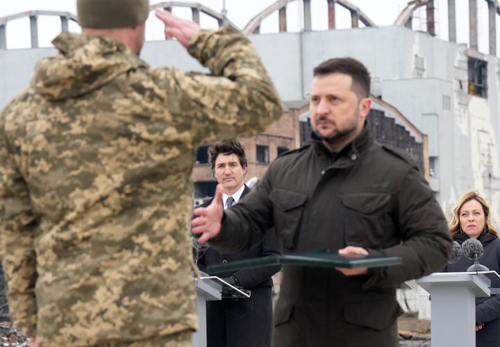 Trudeau signs support pact, attacks 'weakling' Putin in unannounced ...