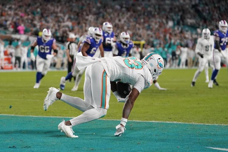 Josh Allen rallies Bills for 21-14 win over Dolphins. Buffalo secures No. 2 seed in AFC