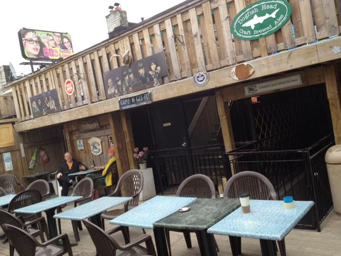 Buzz on Bars: The Only Cafe