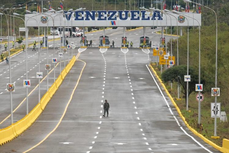 Colombia, Venezuela open key binational bridge as ties warm