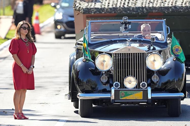 Brazil's Lula seeks to project unity and bring the army in line during ...