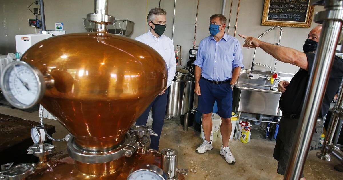 Booze industry sends Doug Ford a message in a bottle with an SOS