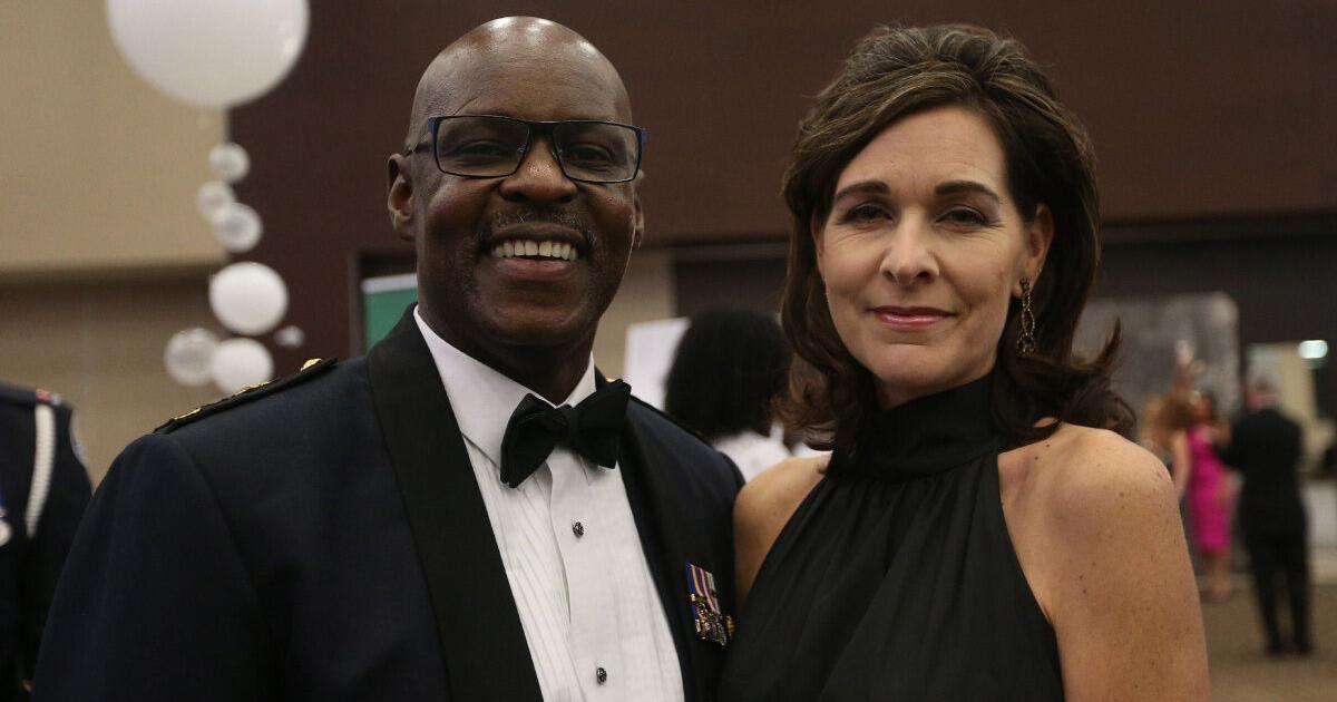 Police Chief Saunders and his wife welcomed back after kidney transplant