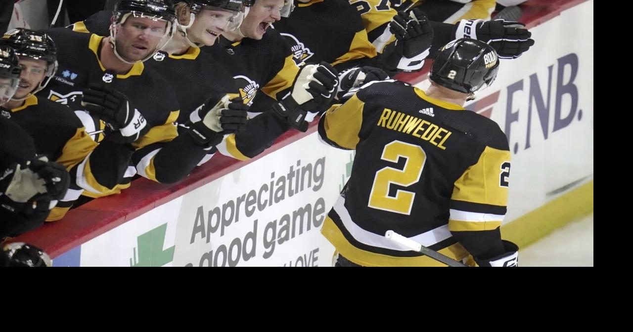 Malkin’s late goal lifts Penguins past Ovechkin, Caps 4-3