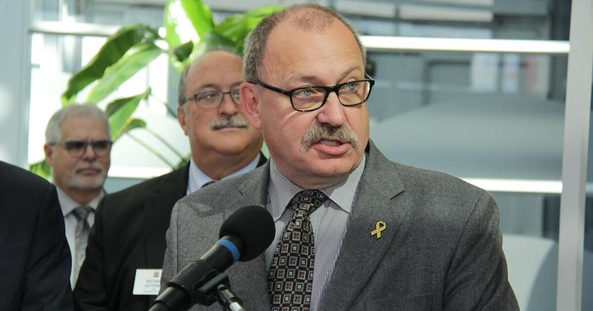 Alberta government can axe Calgary Green Line, Edmonton LRT money with ...
