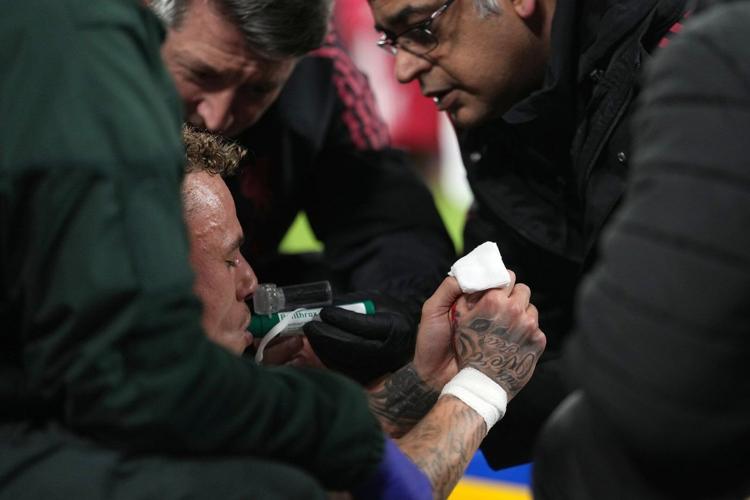 Galatasaray player Noa Lang sustains freak hand injury after colliding ...