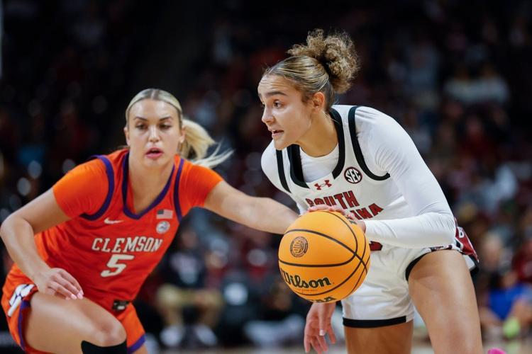 Edwards scores 18 to lead No. 2 South Carolina past Clemson 65-37 for ...