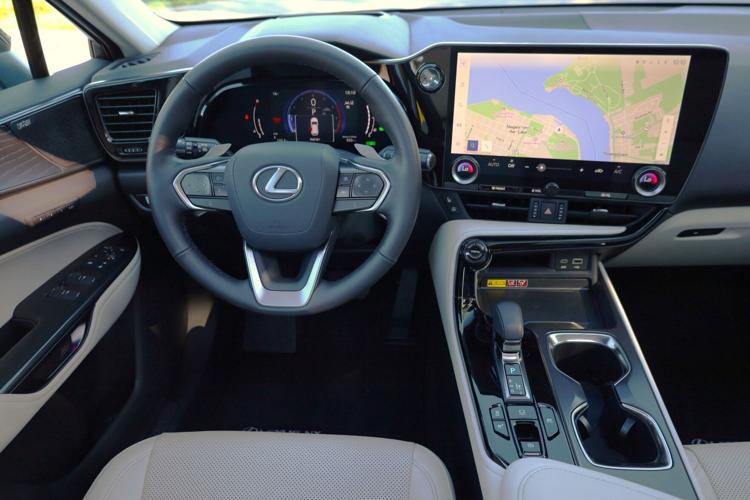 2025 Lexus NX 350h Hybrid, a Goldilocks Lexus crossover SUV