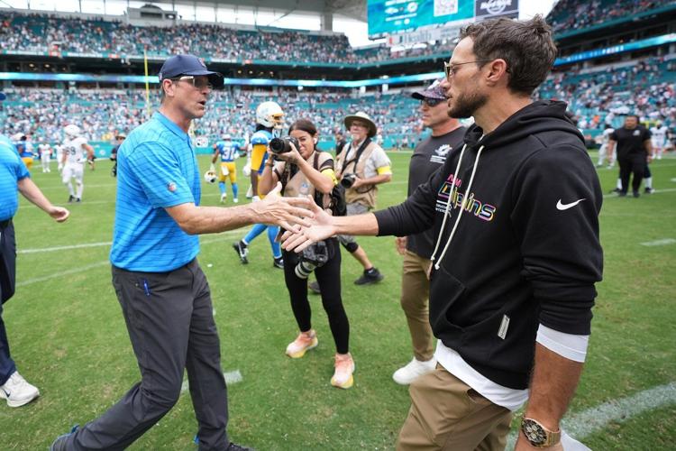 Miami fans boo as another last-minute loss leaves Dolphins reeling, and ...