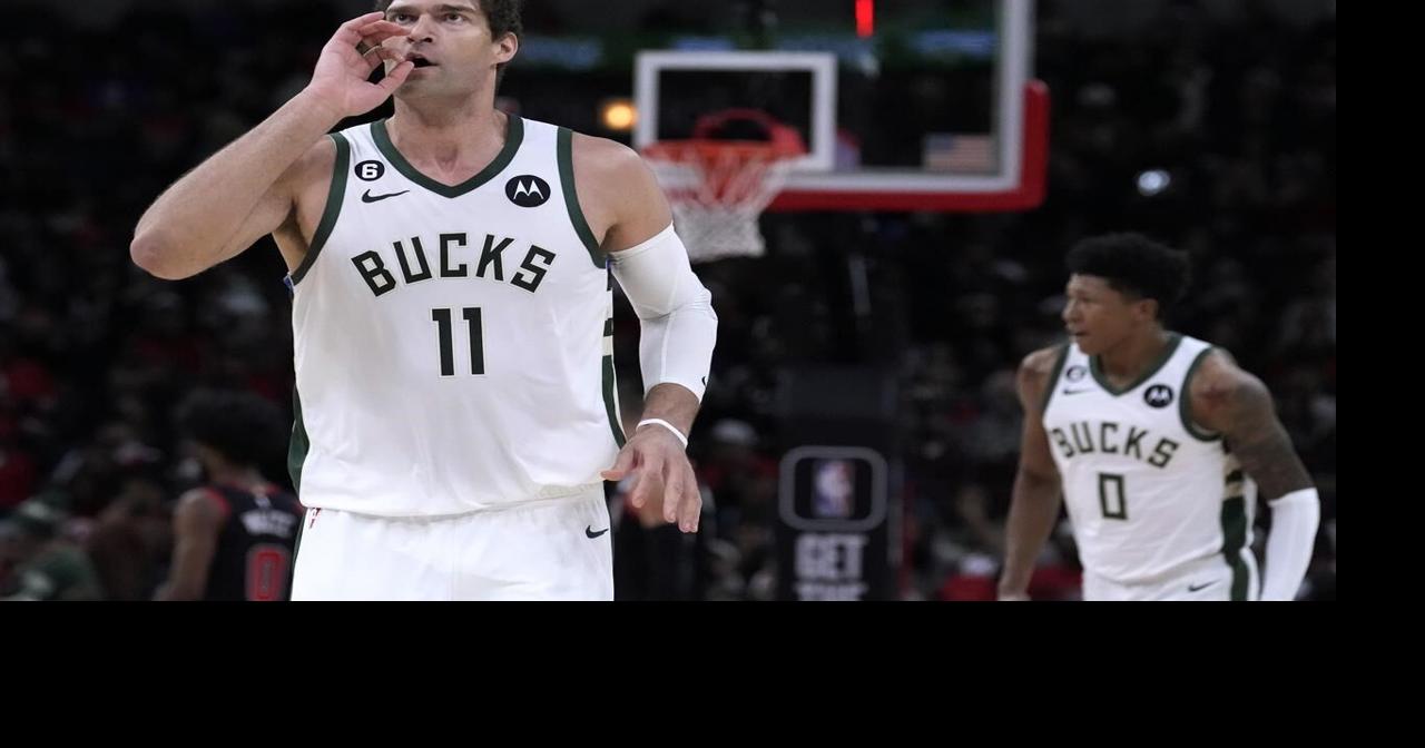 Giannis sets assists mark, hurts wrist; Bucks beat Bulls