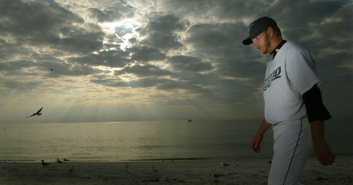 Roy Halladay to retire as a Blue Jay after signing one-day contract ...